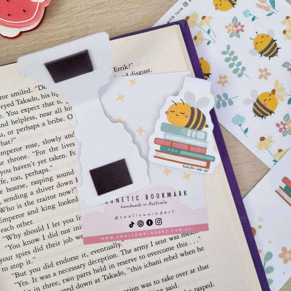 Magnetic Bookmark - Happy Bee with Books – Swallow Wind Art